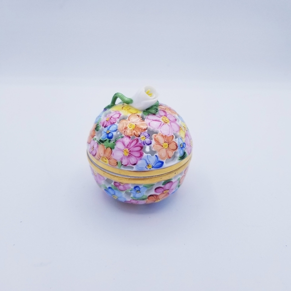 Herend | Accents | Herend Porcelain Fancy Trinket Box With Bud ...
